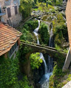 How to find the waterfall bridge in Lake Como - Sarah Adventuring
