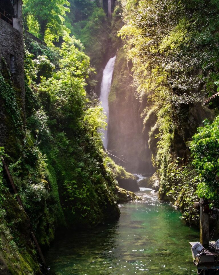How to find the waterfall bridge in Lake Como - Sarah Adventuring