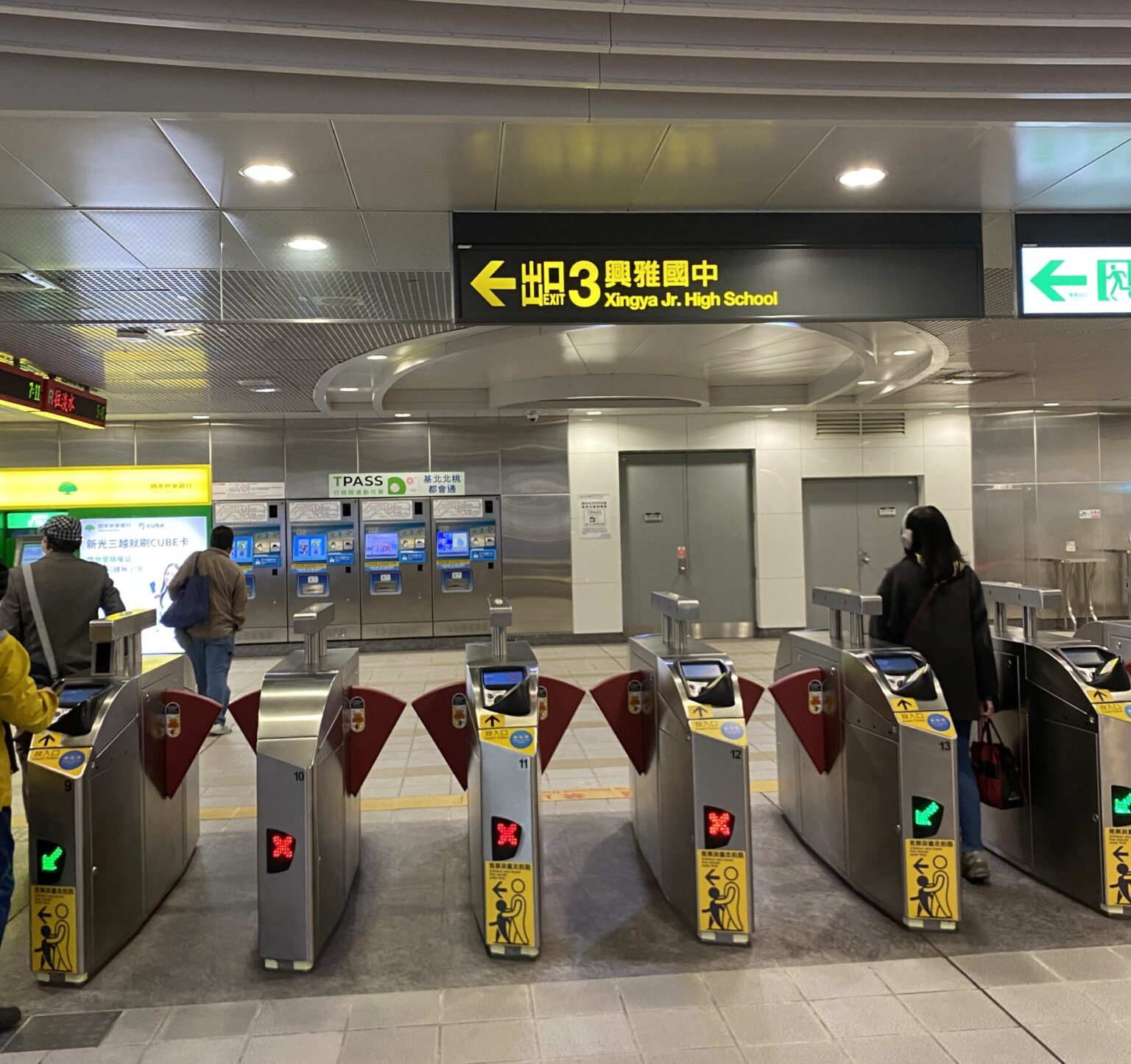Cash or EasyCard? How to use the Taipei Metro for short visits - Sarah ...